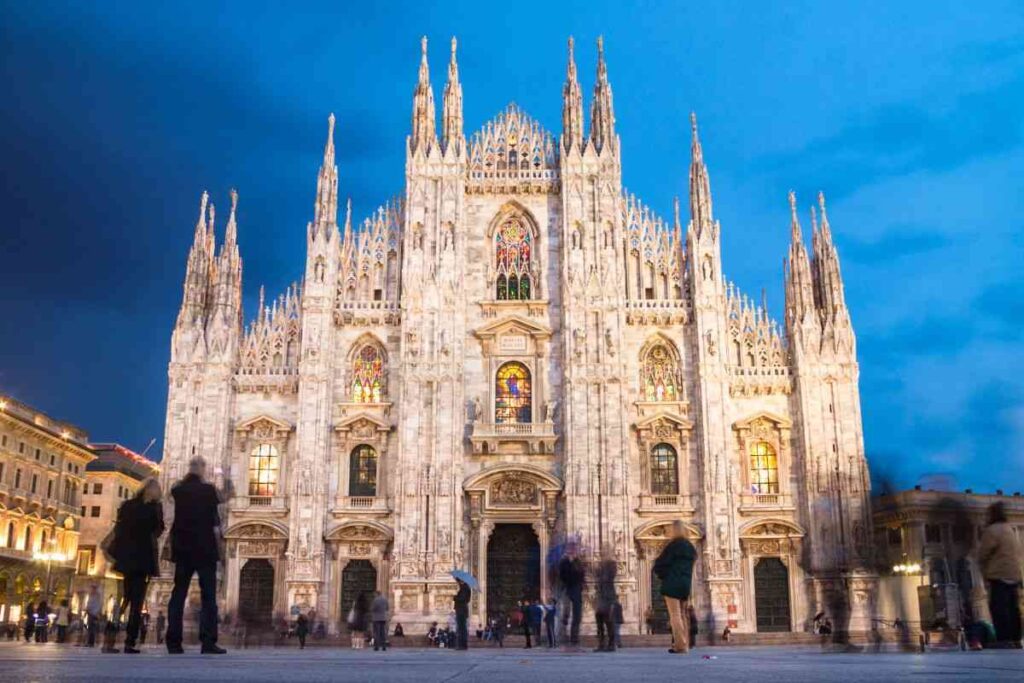 A due passi dal Duomo di Milano c’è una chiesa che quasi nessuno ...